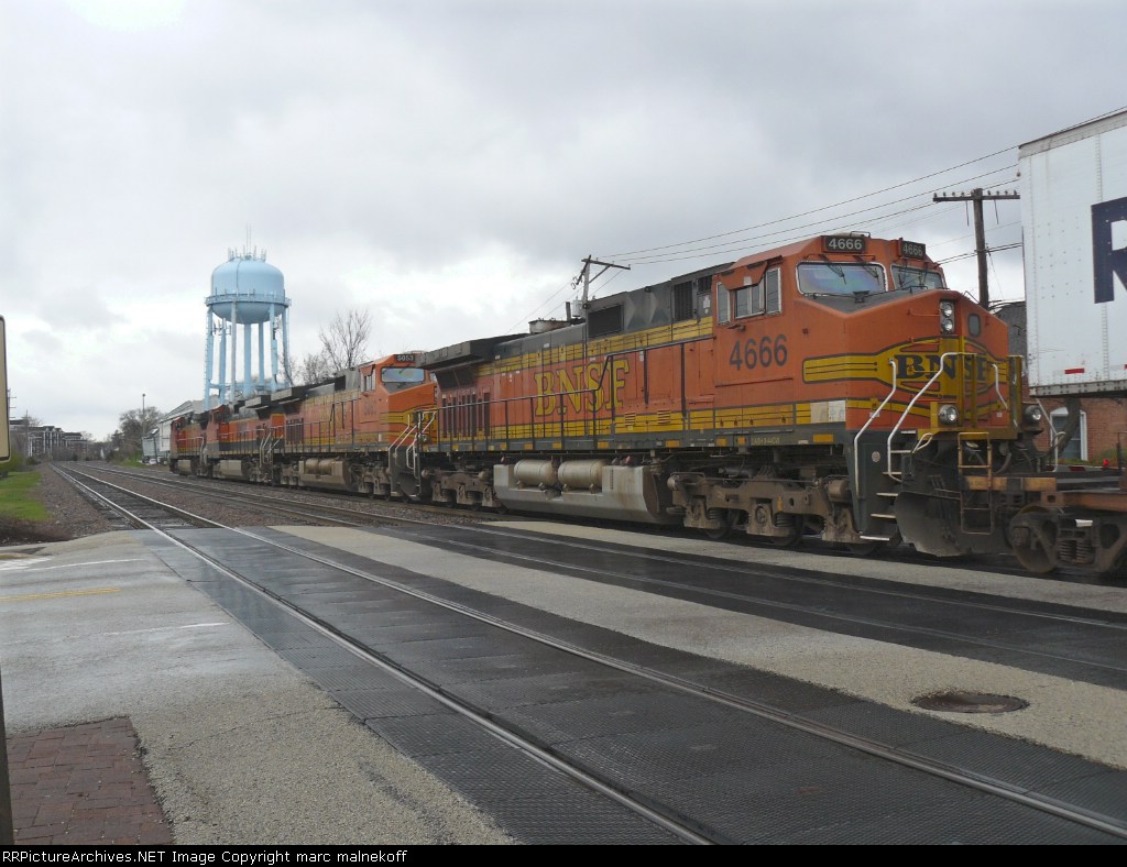 BNSF 4666